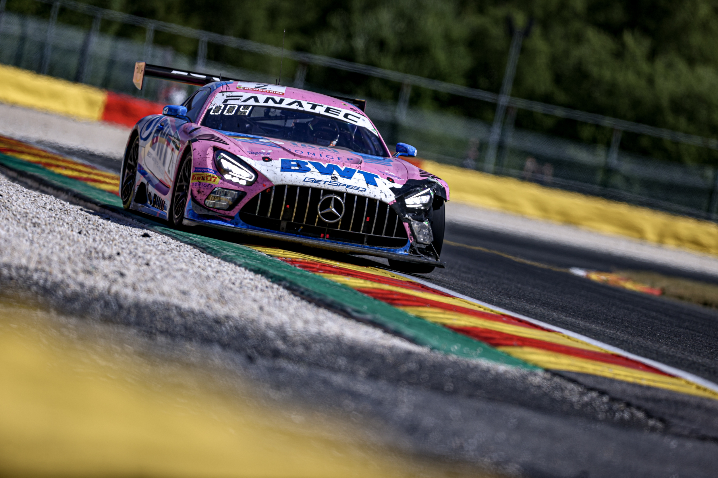 90 minutes to go: Mercedes-AMG in two-car showdown for TotalEnergies 24 ...
