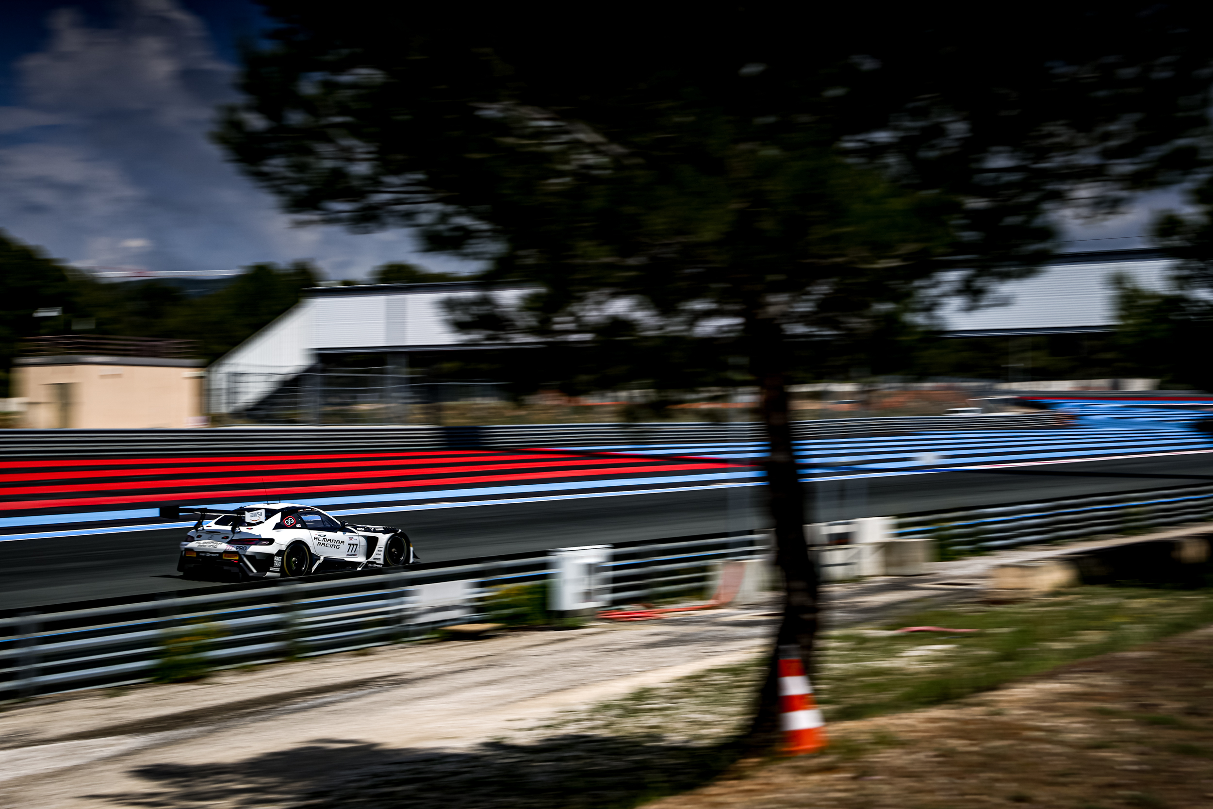Mercedes-AMG squads hit the front in Free Practice at Circuit Paul ...
