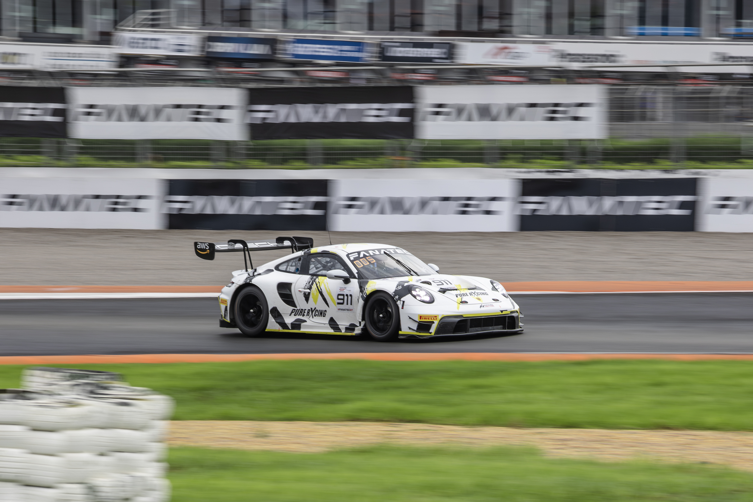 Güven puts Pure Rxcing Porsche on top in Pre-Qualifying at Valencia ...