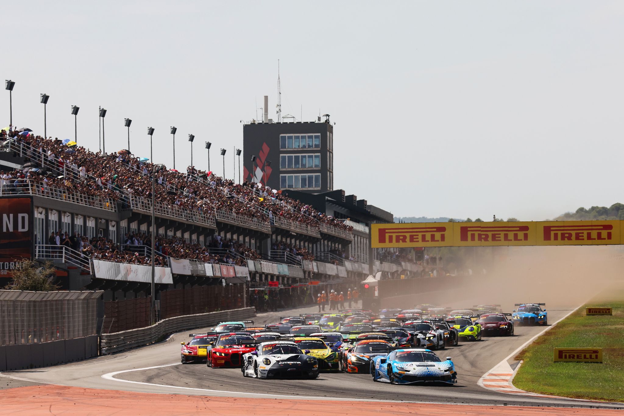 VALENCIA RACE 1: Sprint Cup season on a knife-edge after Pepper and ...