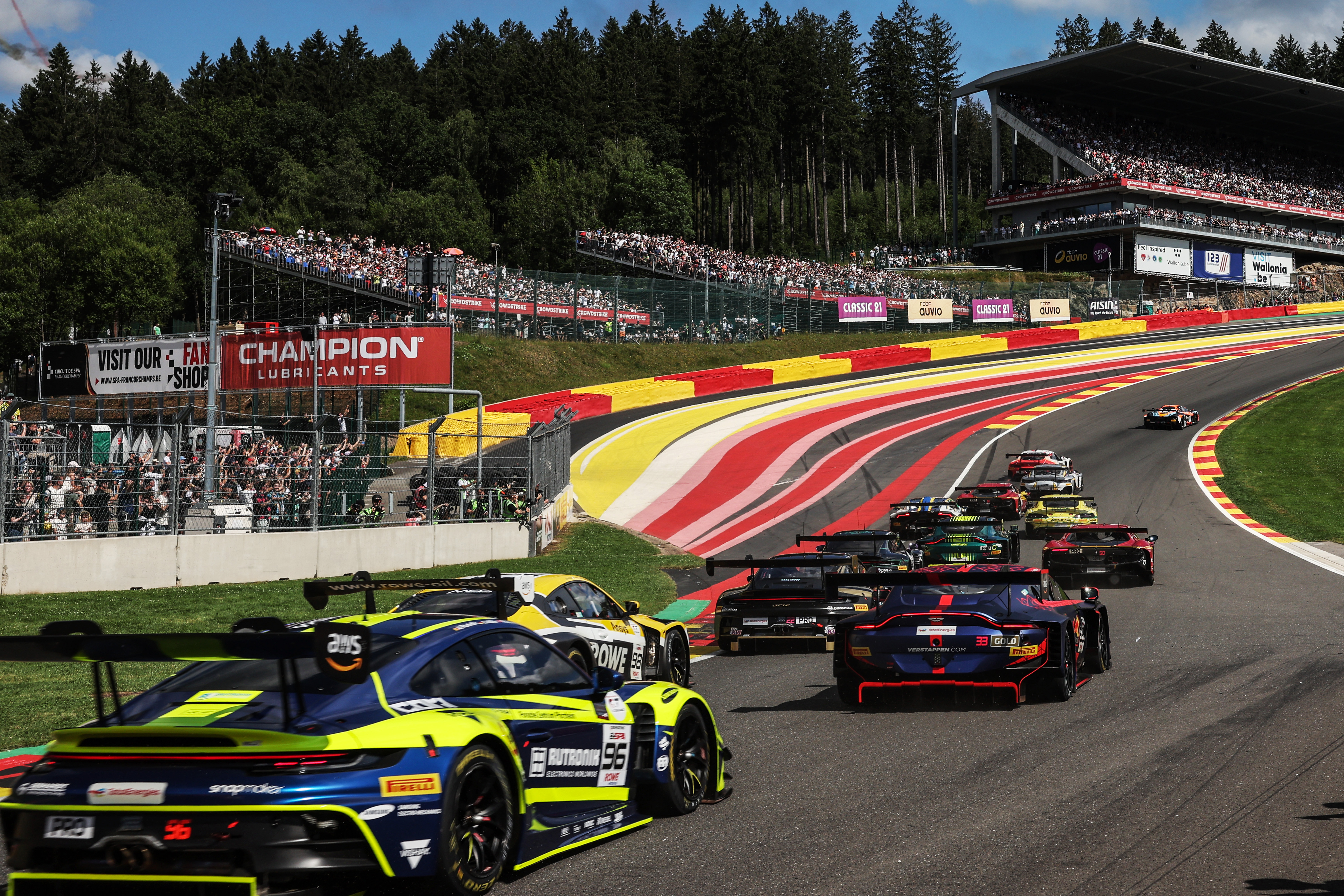 GT WORLD CHALLENGE GLOBAL: Porsche steals the advantage as three-way ...